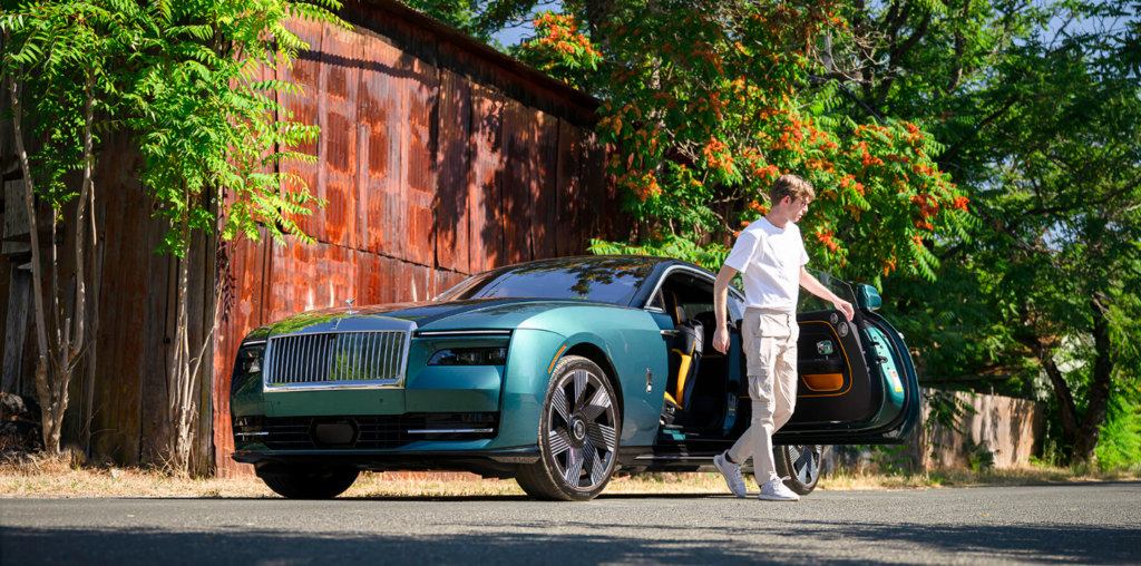 Un Rolls-Royce llamado «Spectre» - EXCLAMA